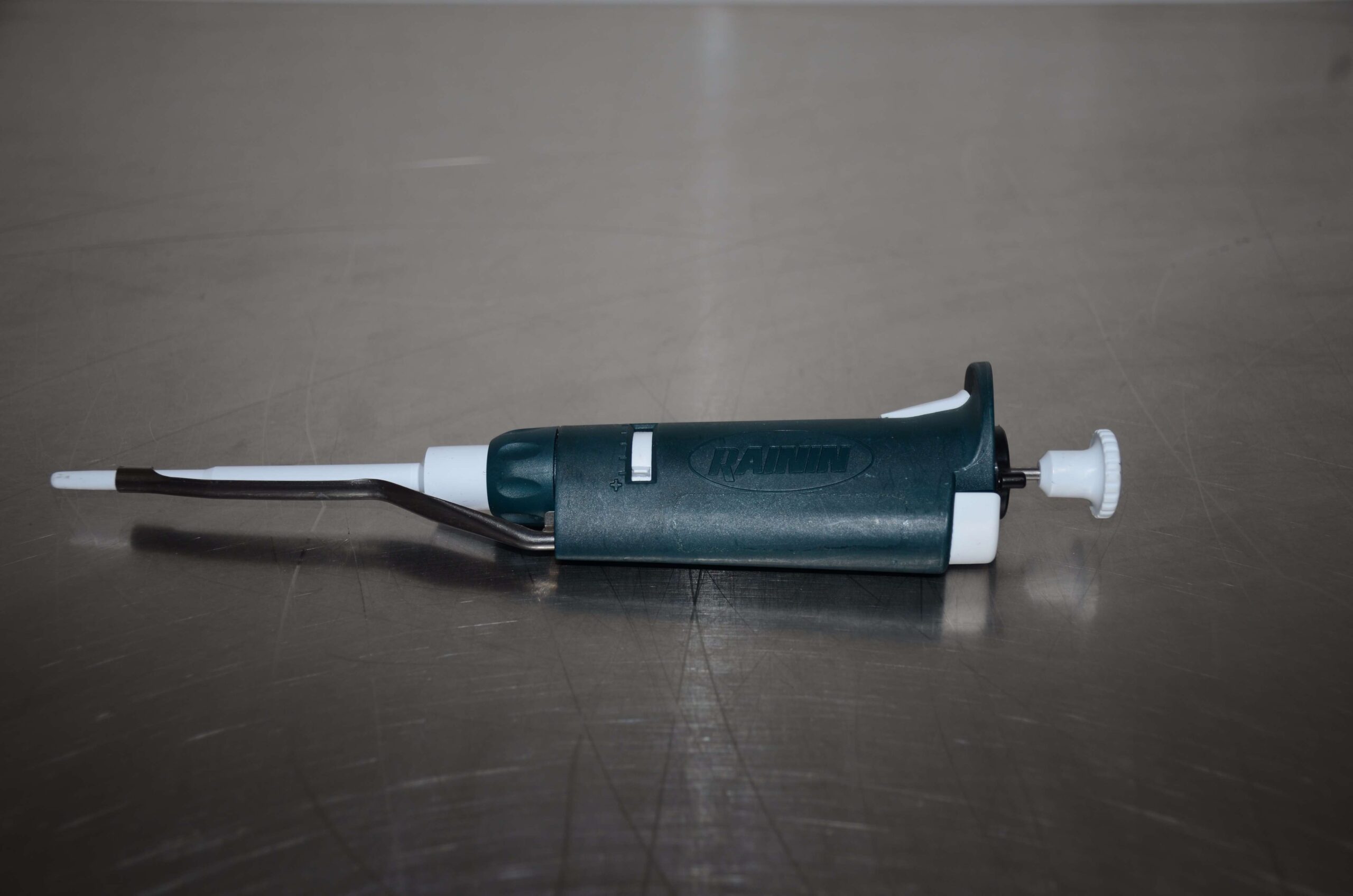 Rainin Pipet-Plus Pipette R100 (10-100µL) | BaneBio