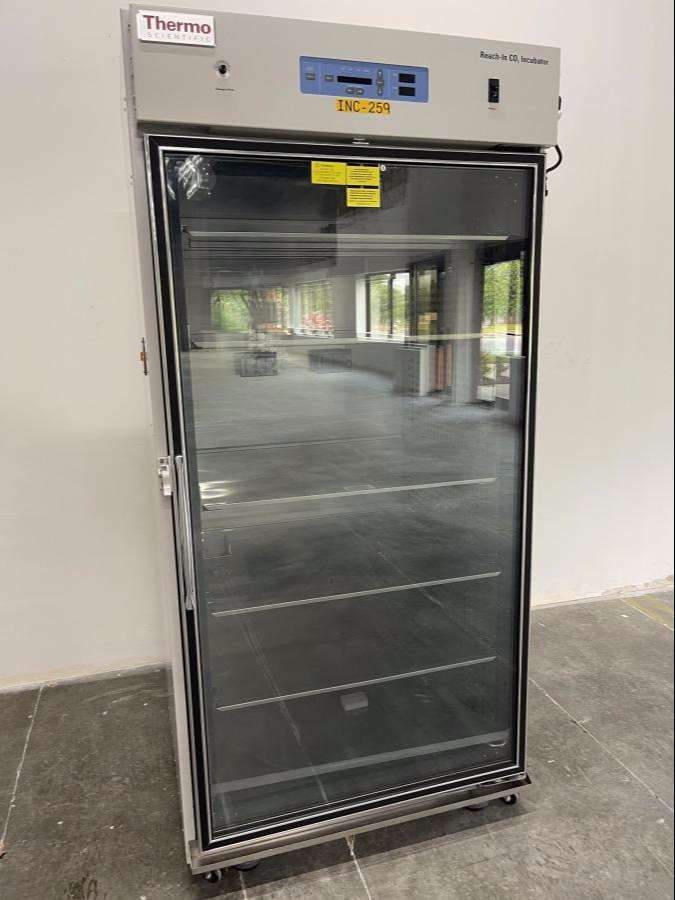 Thermo Fisher Large-Capacity Reach-In CO2 Incubator 3950 | BaneBio