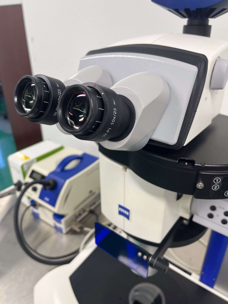 Zeiss Microscope with accessories SteREO Discovery V12 | BaneBio