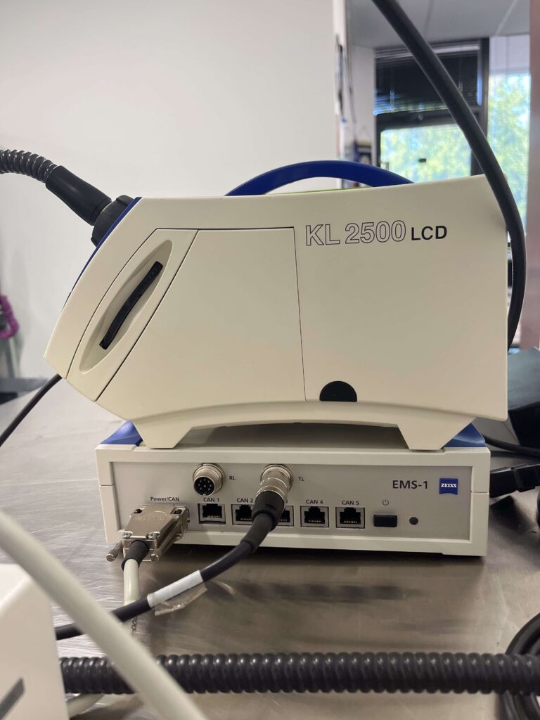 Zeiss Microscope with accessories SteREO Discovery V12 | BaneBio