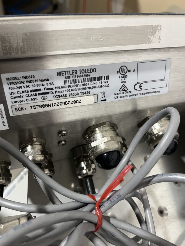 Mettler Toledo Industrial Weighing System IND570 w/PBA429-QB60 Platform