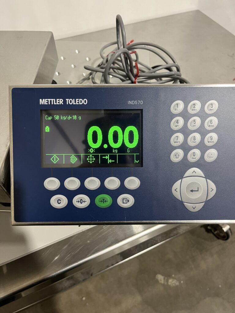 Mettler Toledo Industrial Weighing System IND570 w/PBA429-QB60 Platform