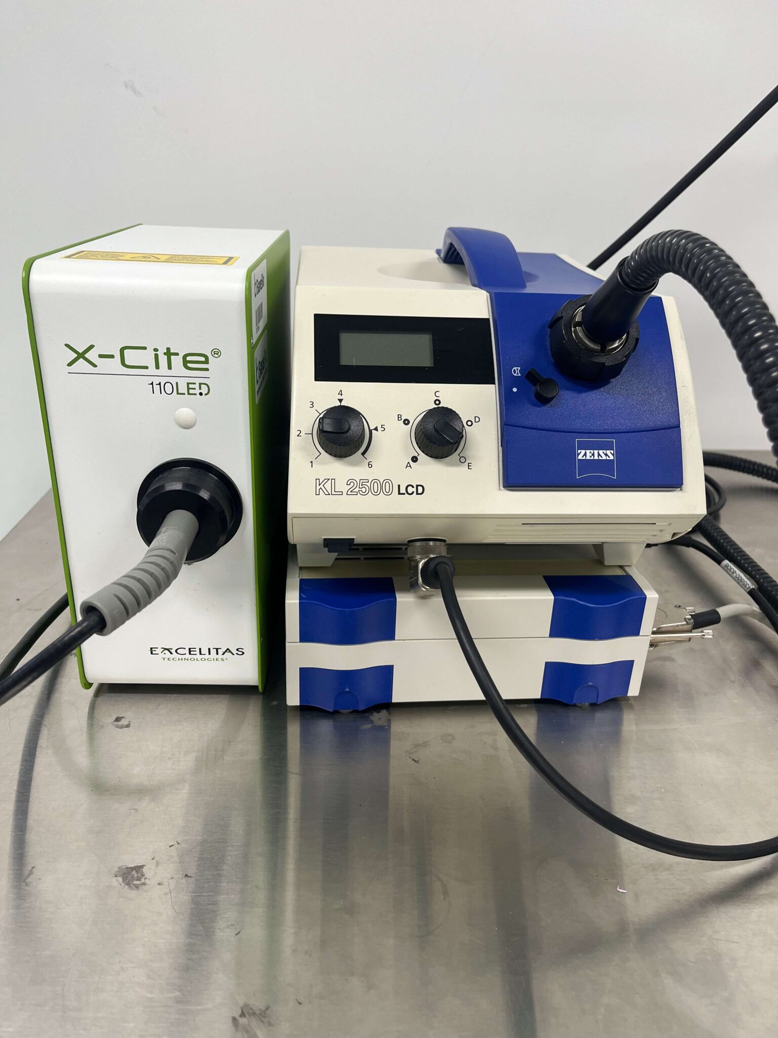 Zeiss Microscope with accessories SteREO Discovery V12 | BaneBio