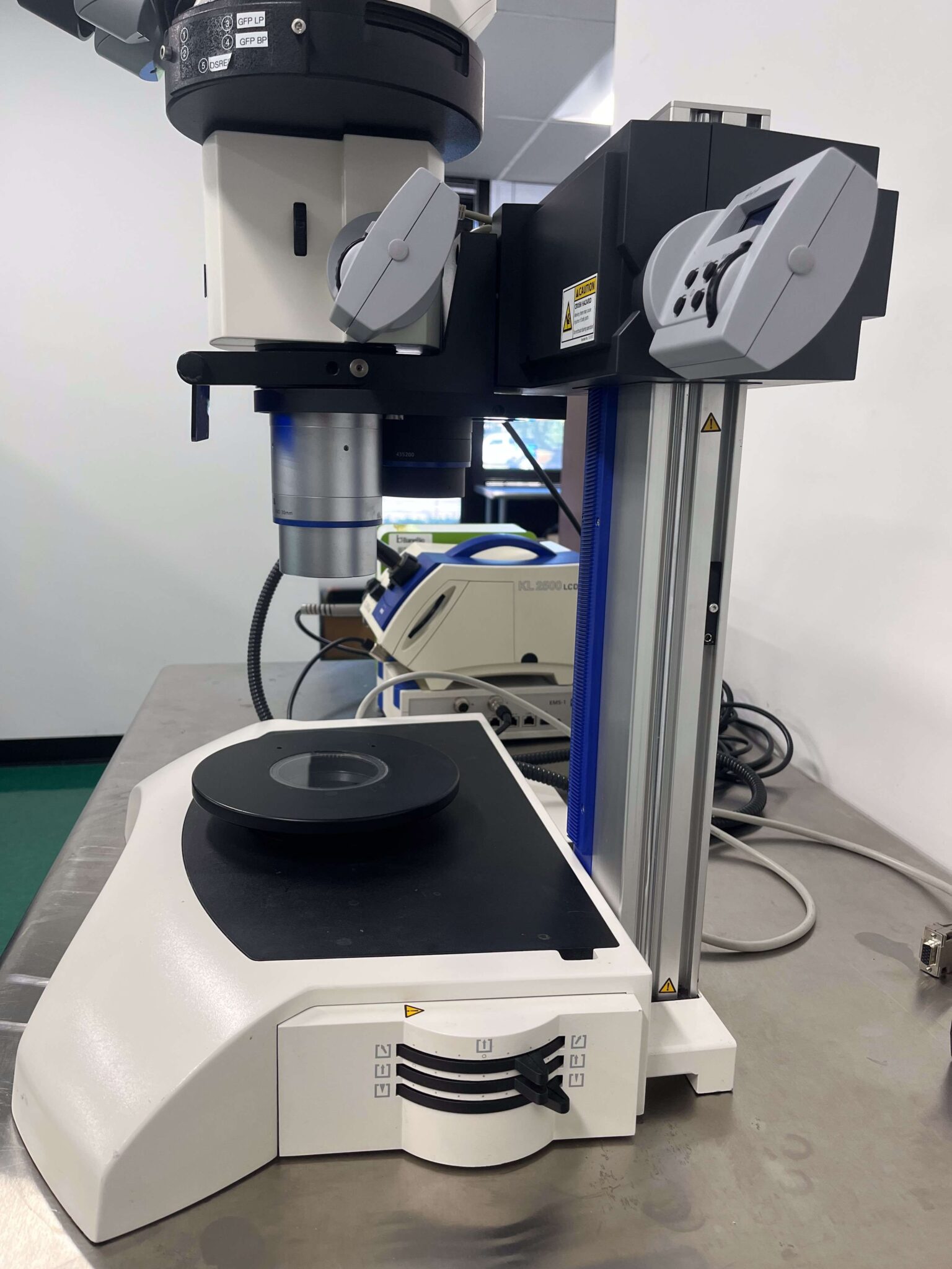 Zeiss Microscope with accessories SteREO Discovery V12 | BaneBio