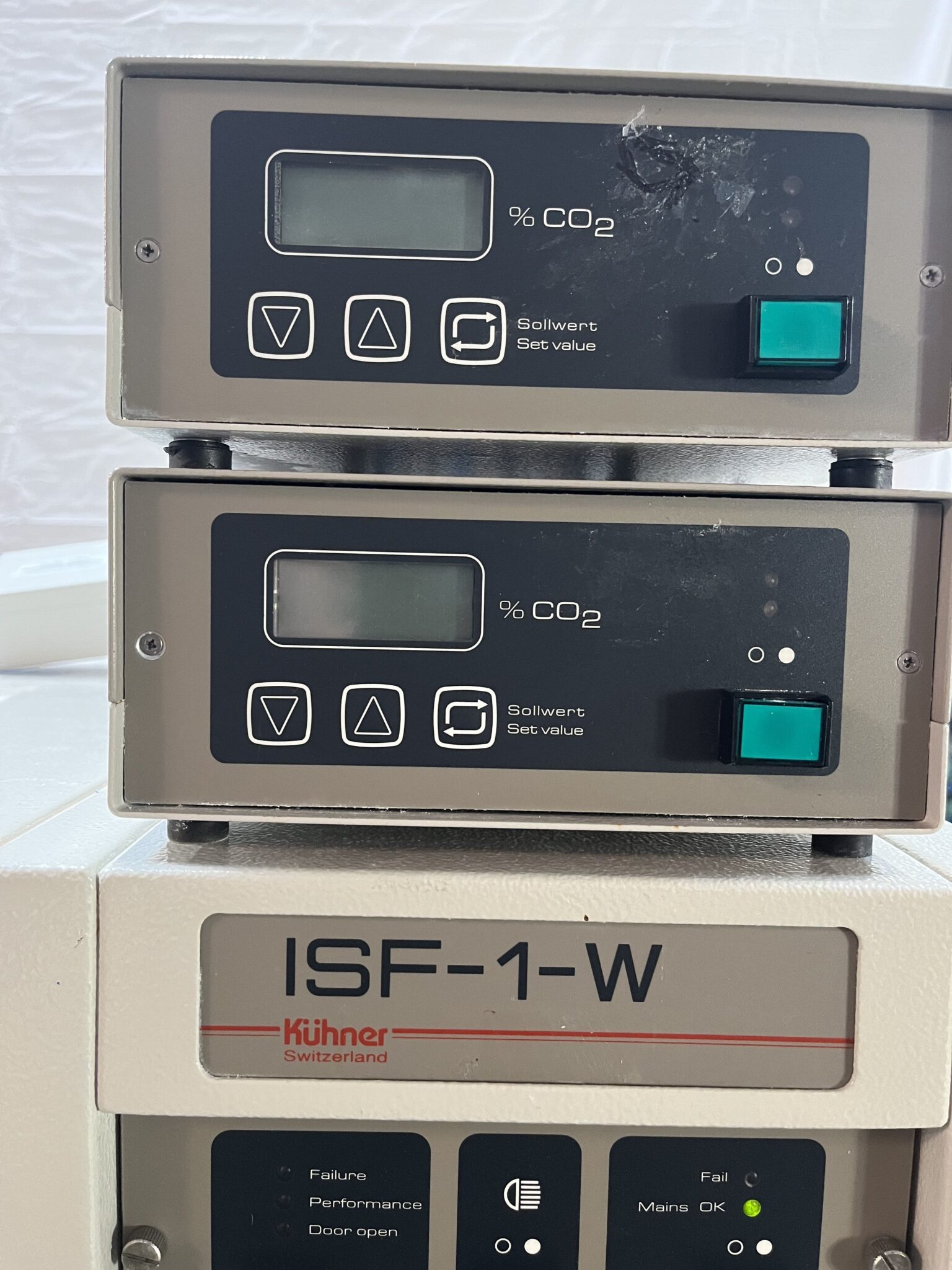 Kuhner Double Stack Shaking/Temperature Control CO2 Incubator ISF-1-W ...